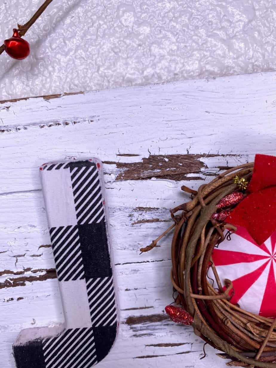 DIY JOY Christmas Sign - Manda Panda Projects