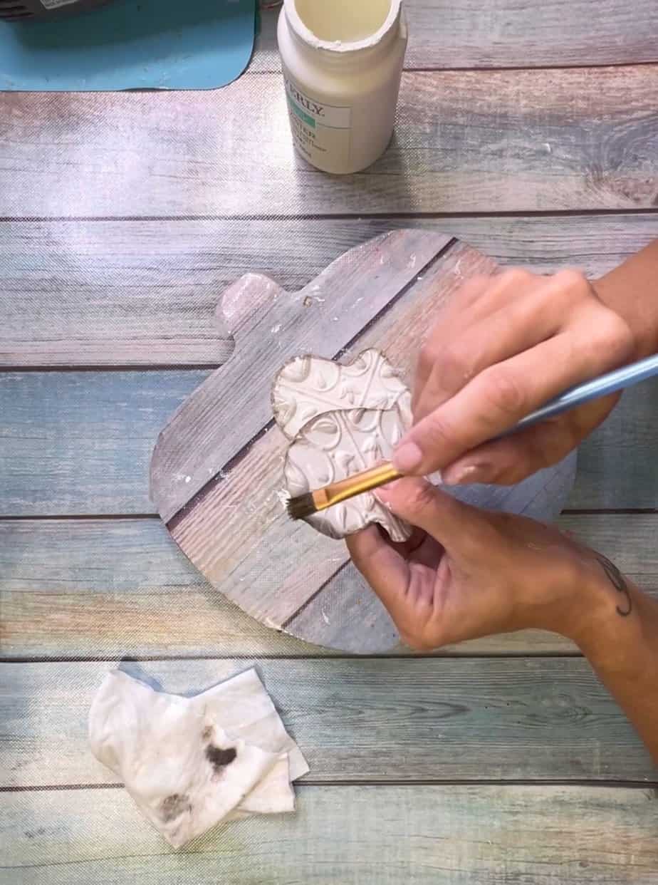 Wooden Winter Mittens Decor - Manda Panda Projects